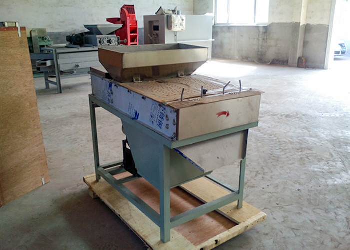 Stainless Steel Peanut Processing Machine , Roasted Peanut Peeling Machine